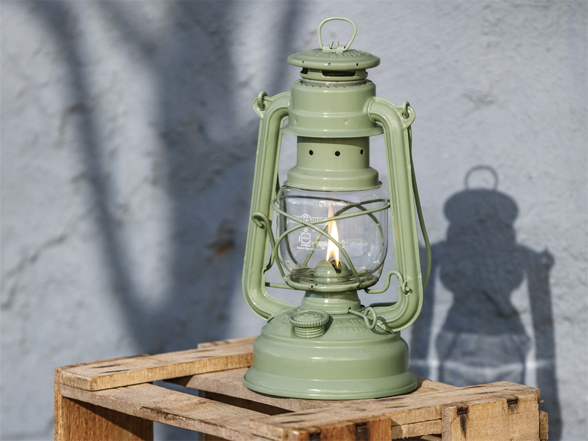 Use and Maintenance of the Feuerhand Oil Lamp / Storm Lamp